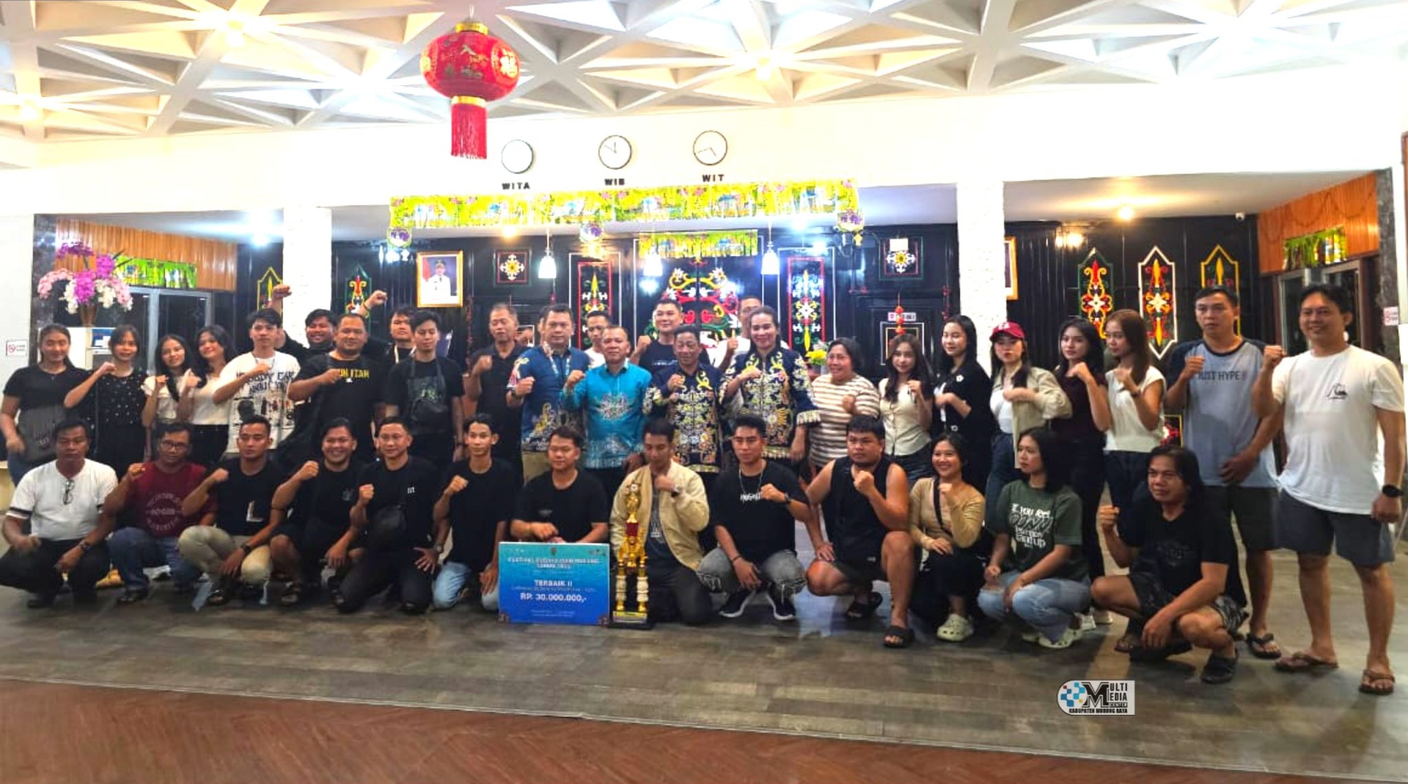 Murung Raya Juara II Karnaval Budaya